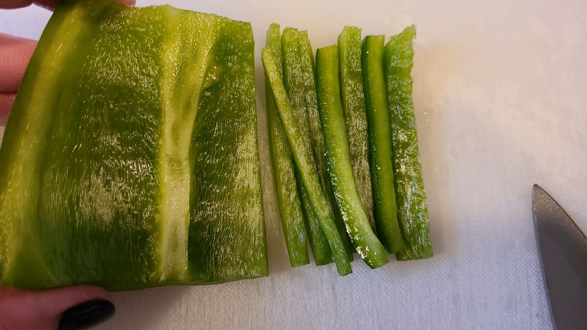 How To Cut Onions And Peppers Into Strips For Fajitas - Inspired Homemaker
