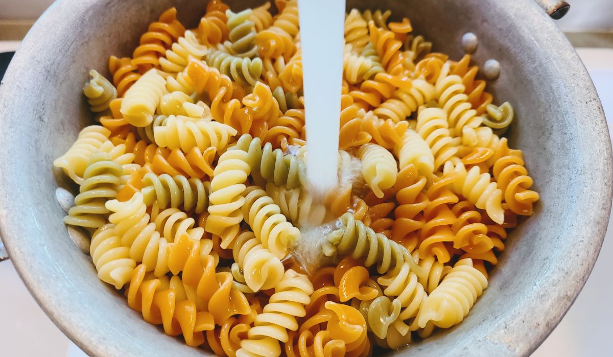 Quick And Easy Make Ahead Zesty Italian Pasta Salad - Inspired Homemaker