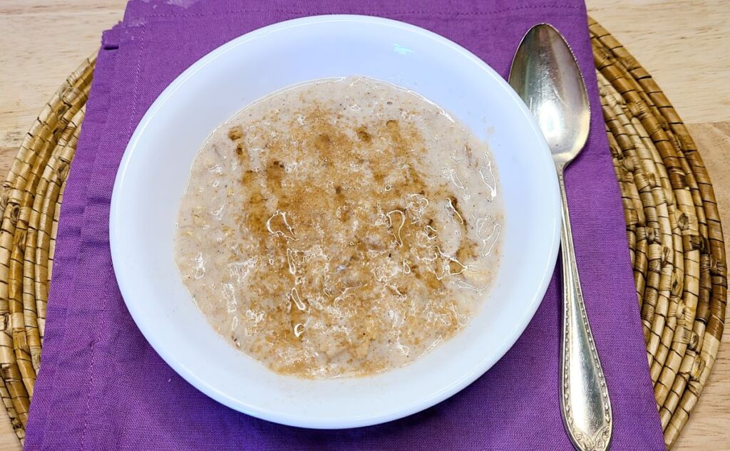Easy Spiced Oatmeal: How Much Cinnamon Do You Use - Inspired Homemaker
